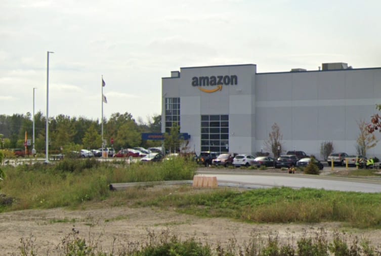 Amazon Fulfillment Center worker dies of COVID-19 in Illinois - Country ...