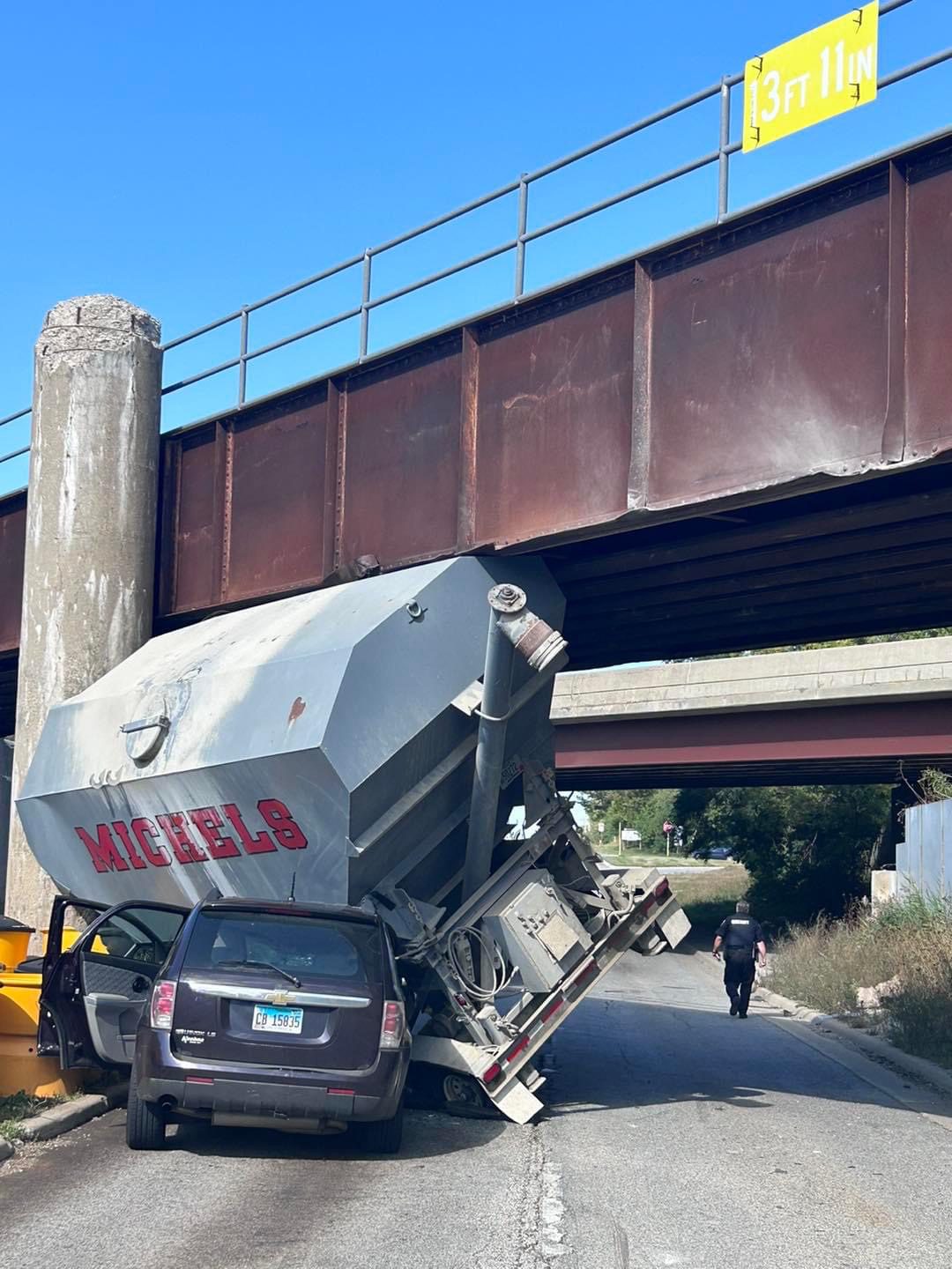 Truck Crash Causes Major Delays on Illinois Route 45 - Country Herald